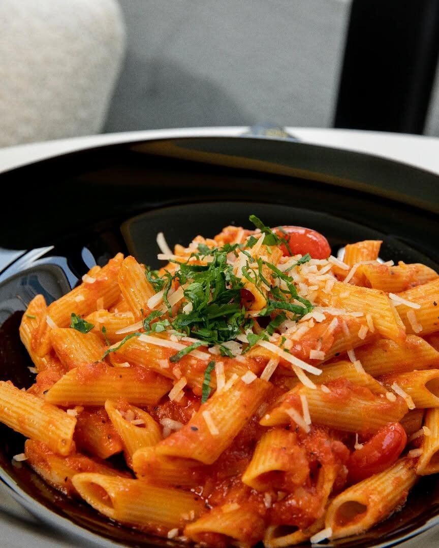 Lareva Restaurant | LocalePlace